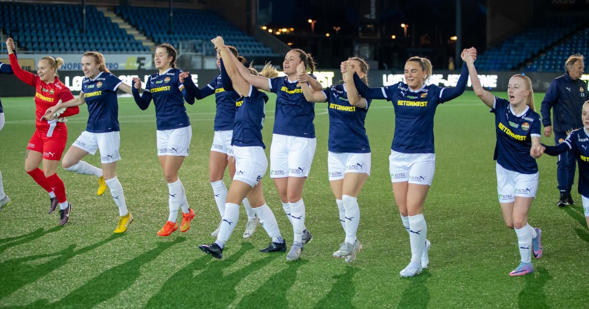 Seier i åpningen for damene / Strømsgodset